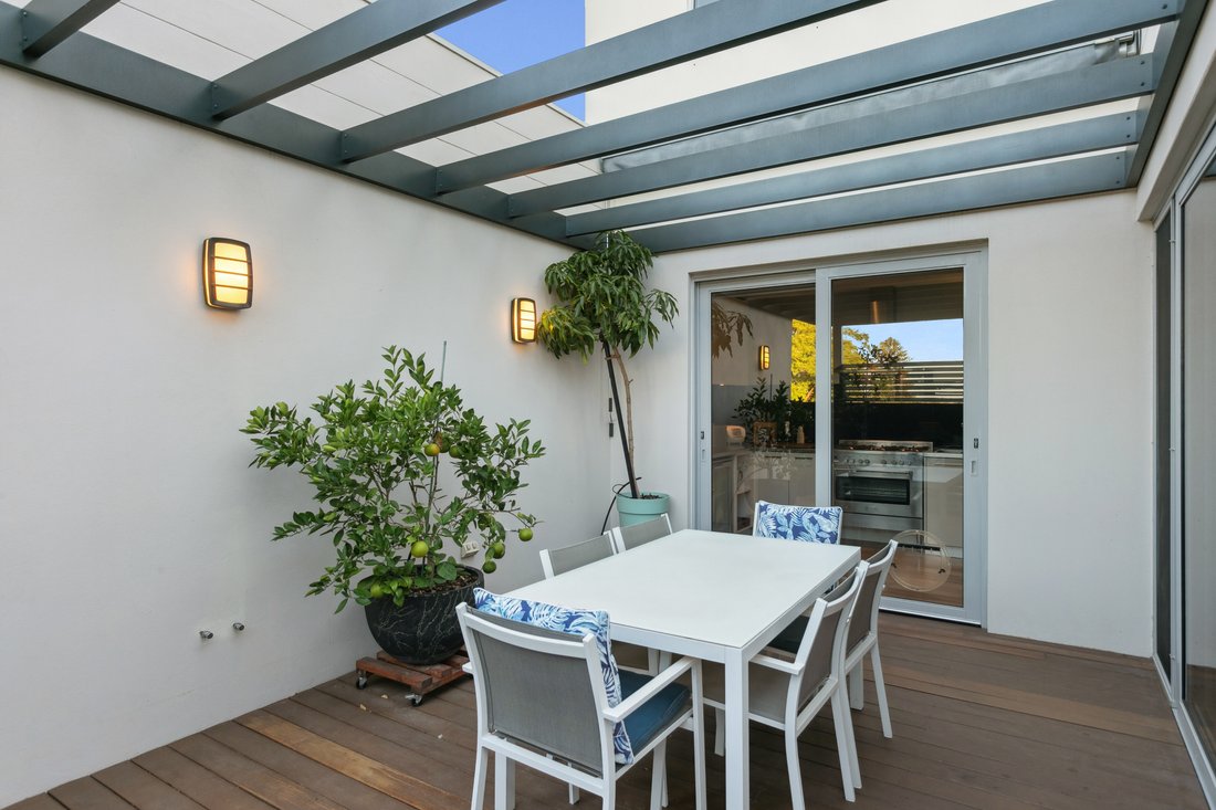 Distinctive Home On An Exclusive In Cottesloe, Western Australia ...