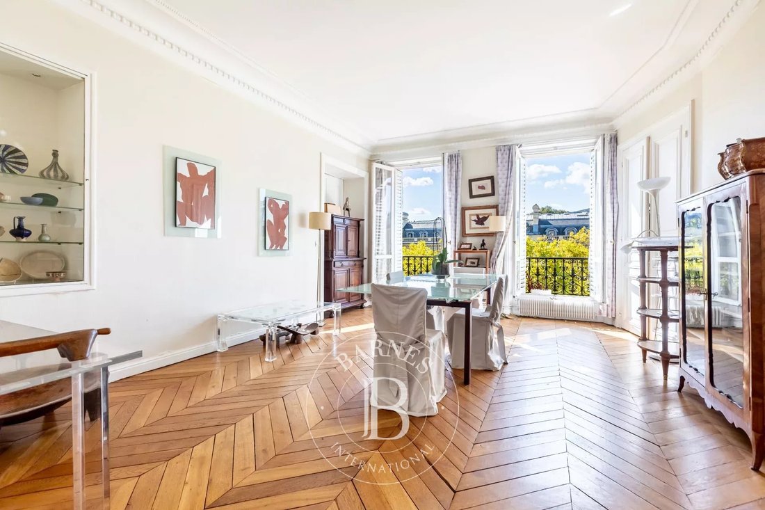 Exclusivity Paris 8 Friedland Beautiful In Paris, île De France, France ...