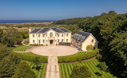 Luxury villas for sale in United Kingdom | JamesEdition