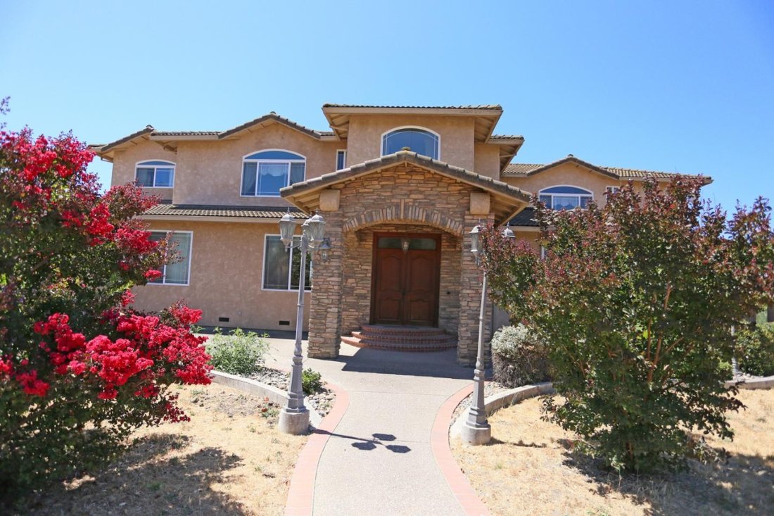 6 Bedrooms Single Family Detached In Gilroy, California, United States ...