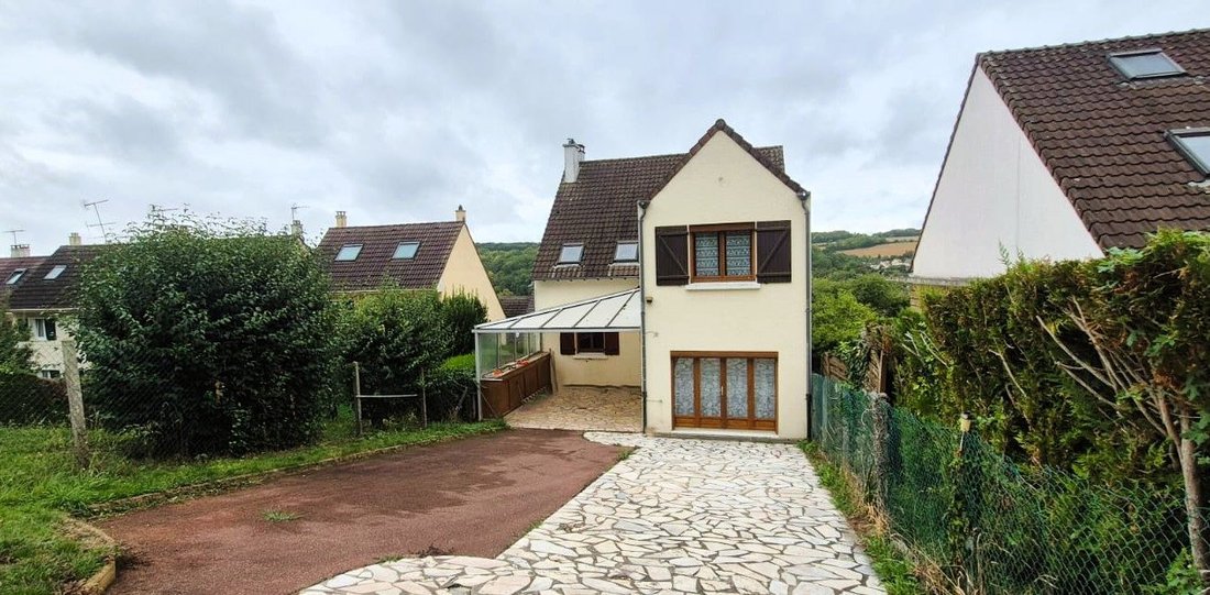 Nézel Traditionnelle In Nézel, île De France, France For Sale (16207906)