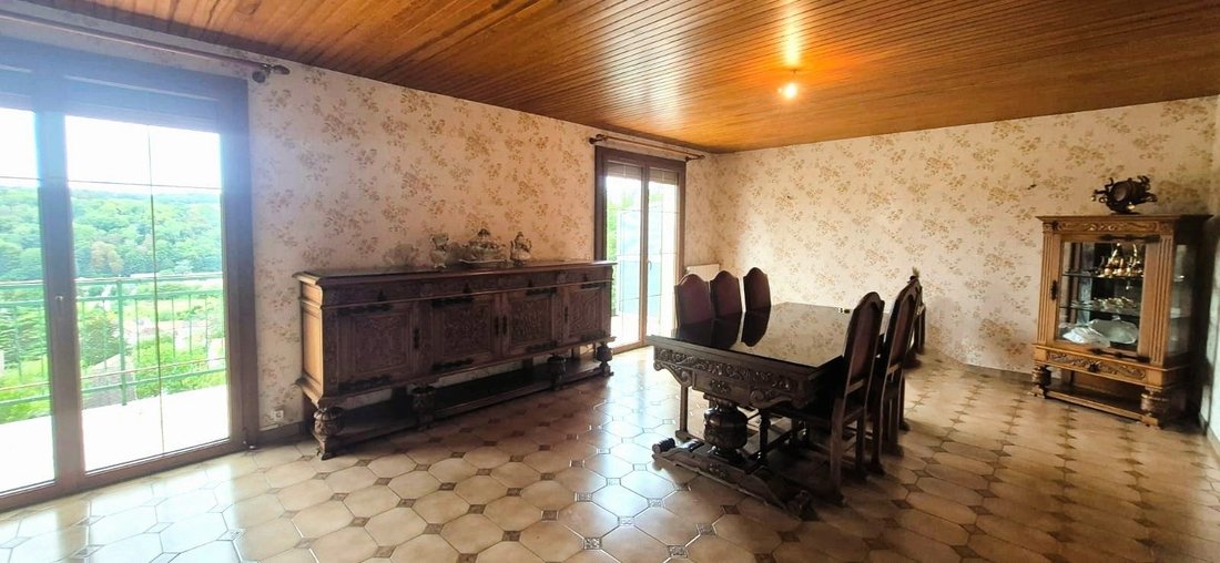 Nézel Traditionnelle In Nézel, île De France, France For Sale (16207906)