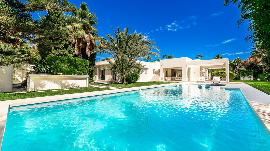 Casa Del Mar: Luxury Villa By The Sea In Elviria Cabopino, Marbella ...