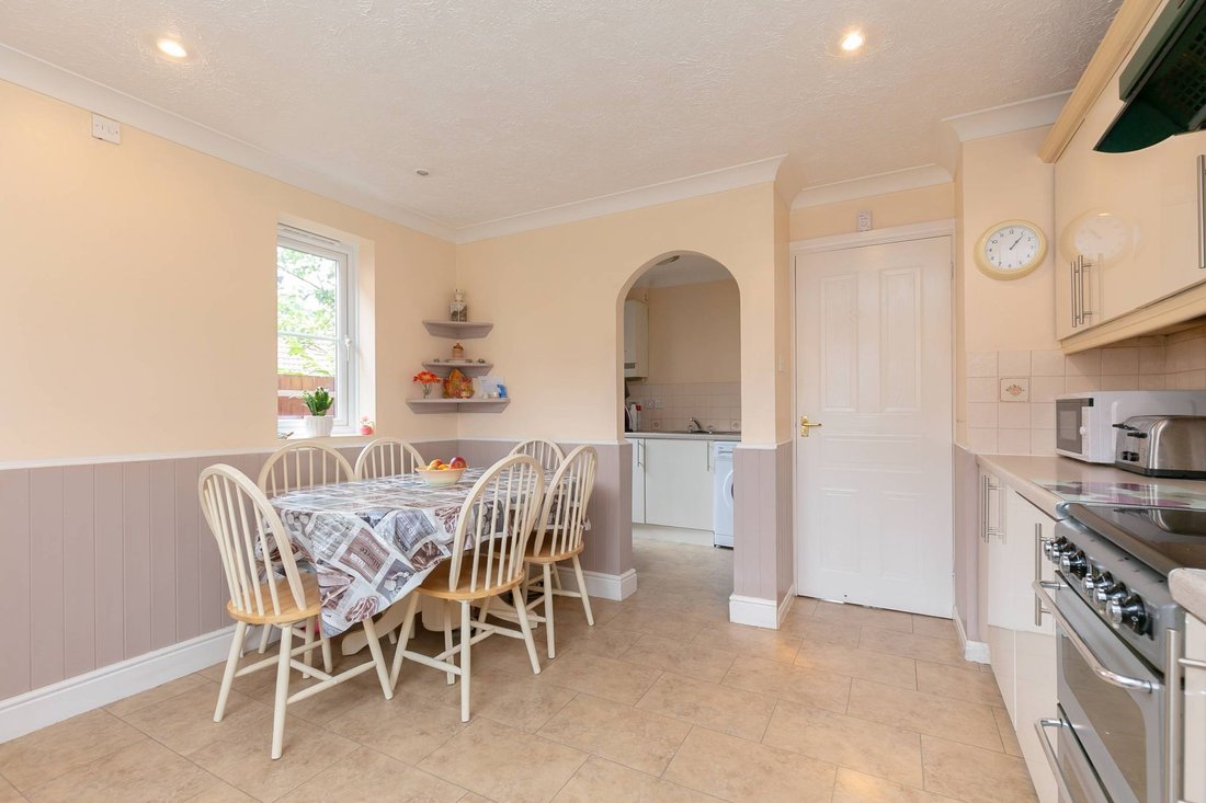 House Crawley In Crawley, England, United Kingdom For Sale (16203371)