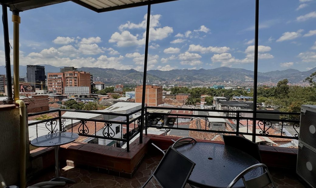 2 Edificios En Venta A Una Cuadra Del Parque En Medellín, Antioquia, Colombia En Venta (16208289)