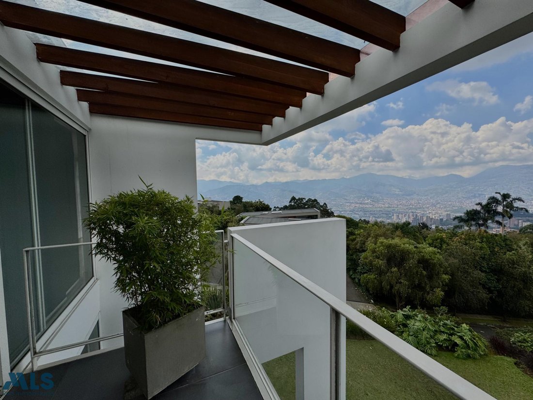 Beautiful And Spacious House With A View Of In Santa Elena, Antioquia ...