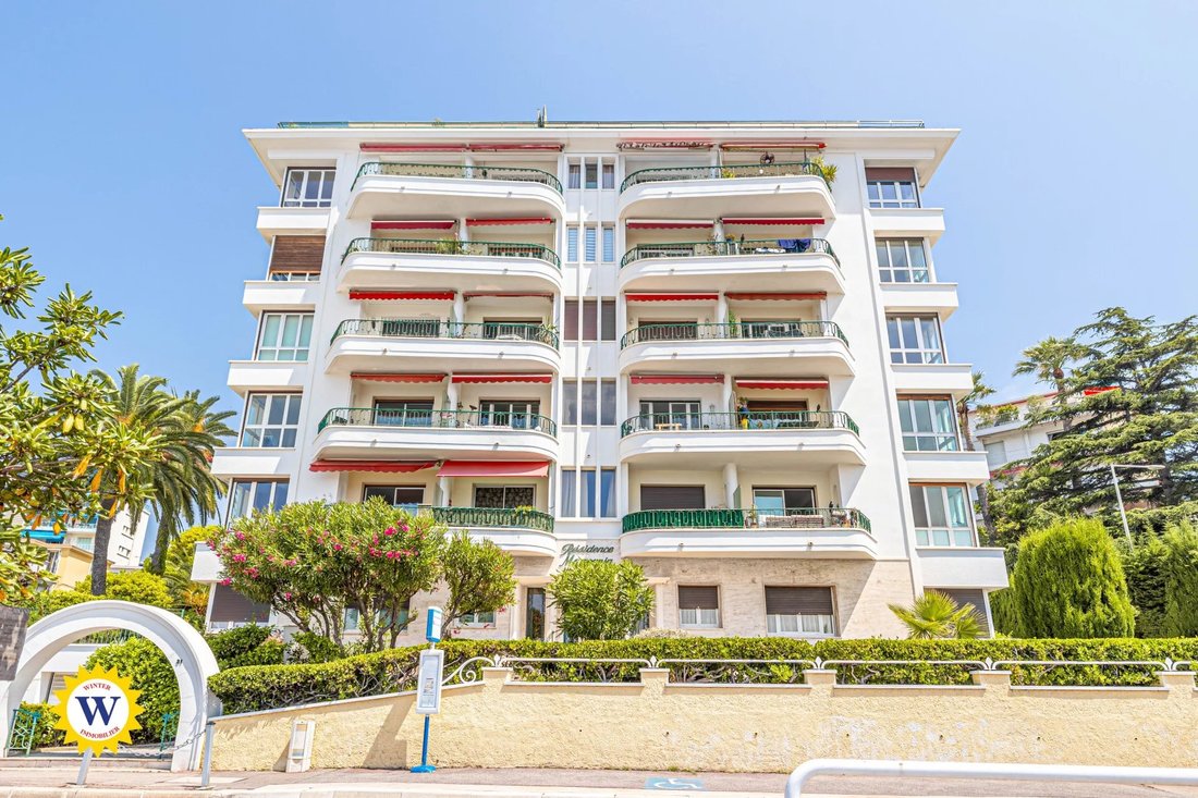 Bright Through Apartment With In Nice, Provence Alpes Côte D'azur ...