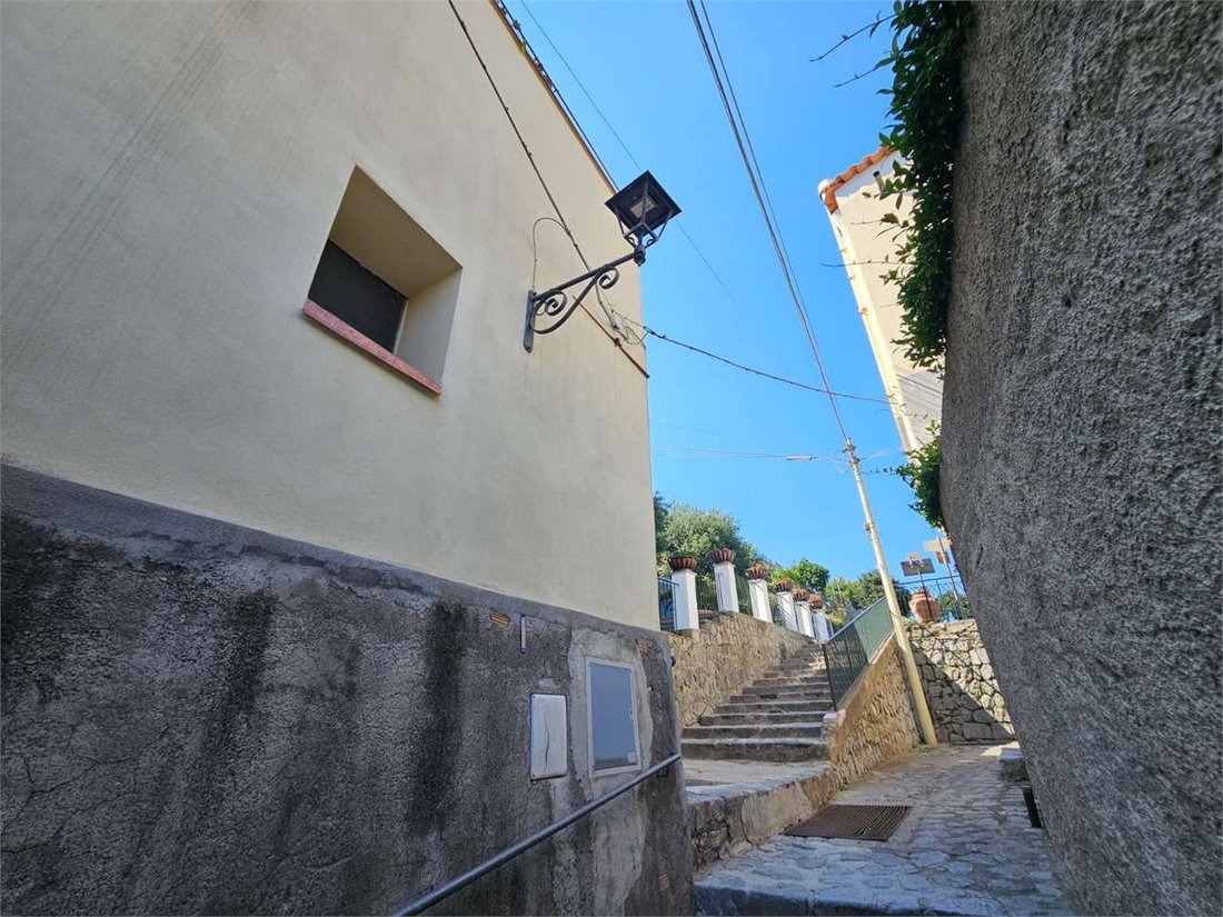 Quota Intero Fabbricato In Scala In Pontone, Campania, Italy For Sale ...