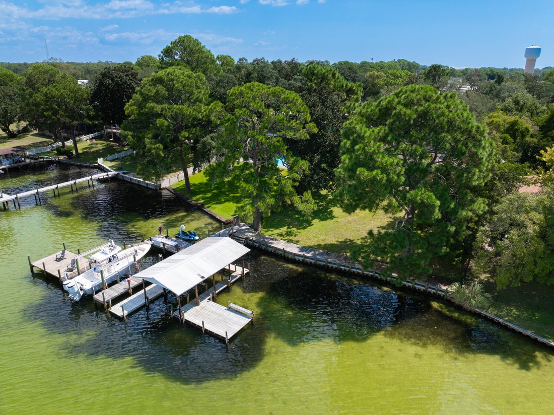 4 Bedrooms Single Family Detached In Shalimar, Florida, United States ...