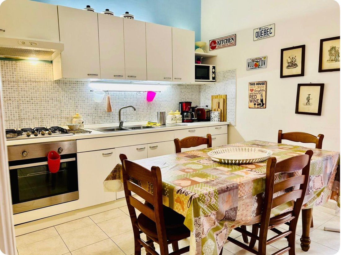 Piazza Garibaldi In Neapel, Kampanien, Italien Zu Verkaufen (16211469)