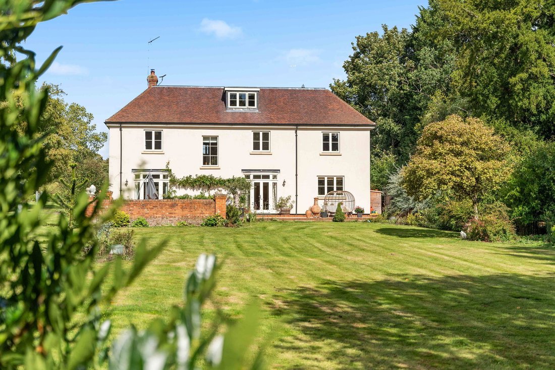 5 Bedroom House With 2 Bedroom Annex In In Hitchin, England, United ...