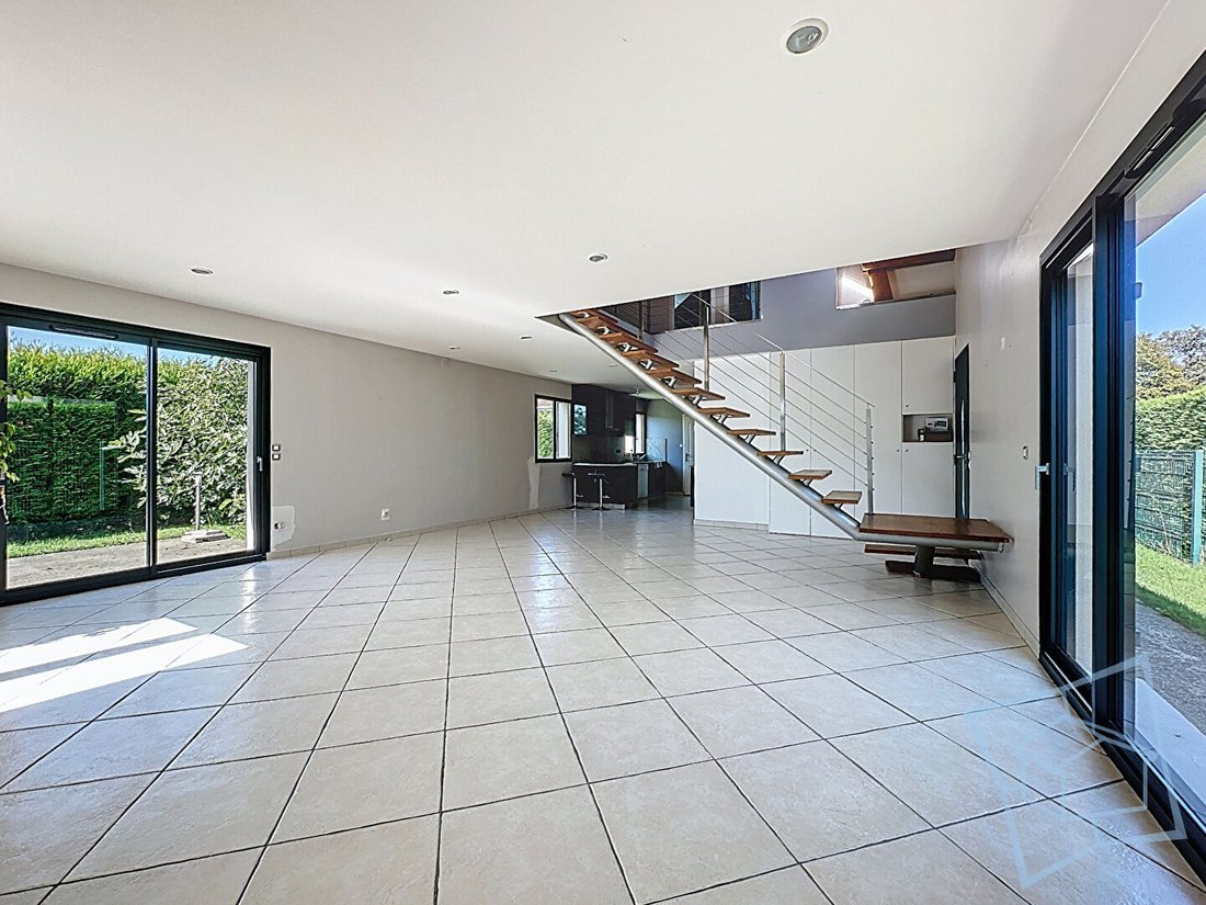 Chevreuse House 6 Room(s) 133 M2 In Chevreuse, île De France, France For Sale (16074476)