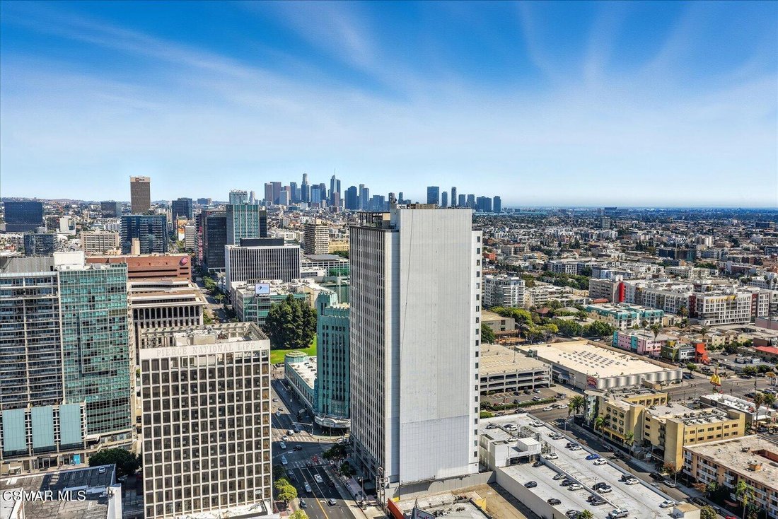 Wilshire High Rise With Rooftop In Los Angeles, California, United ...