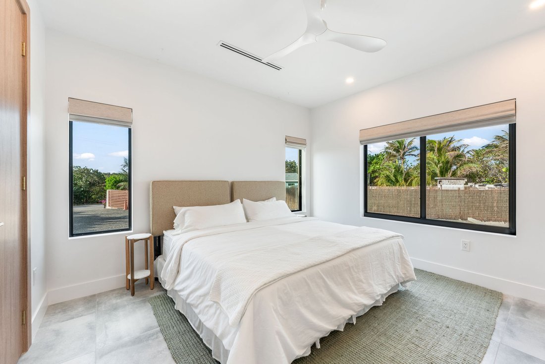 Luxury Beachfront Villa In Grand In Old Man Bay, North Side, Cayman ...