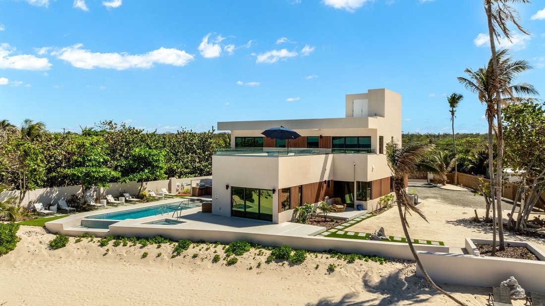 Luxury Beachfront Villa In Grand In Old Man Bay, North Side, Cayman ...