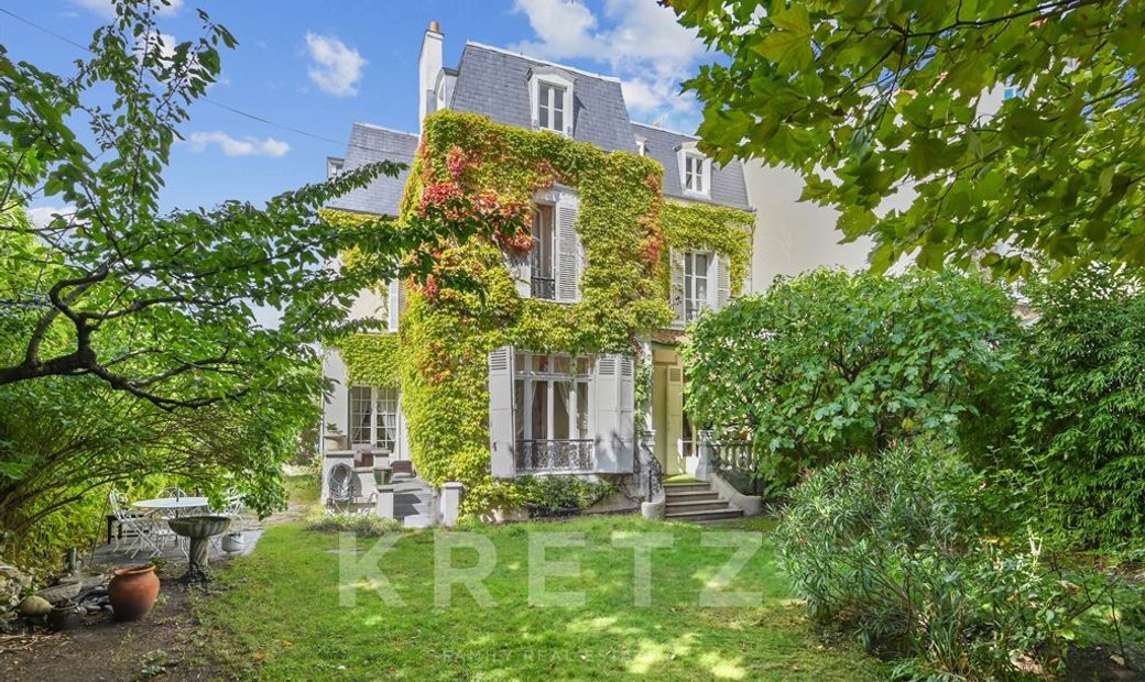 Bourgeois House With Garden, Not In Asnières Sur Seine, île De France ...