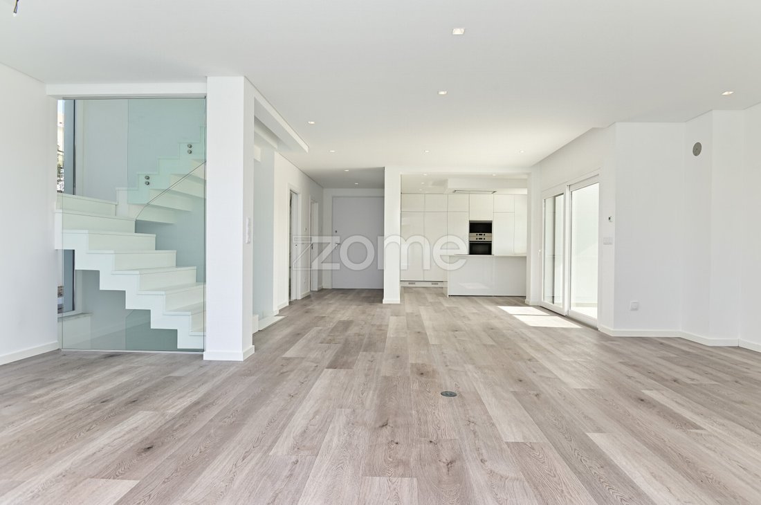Almada House In Caparica E Trafaria, Setubal, Portugal For Sale (16228916)