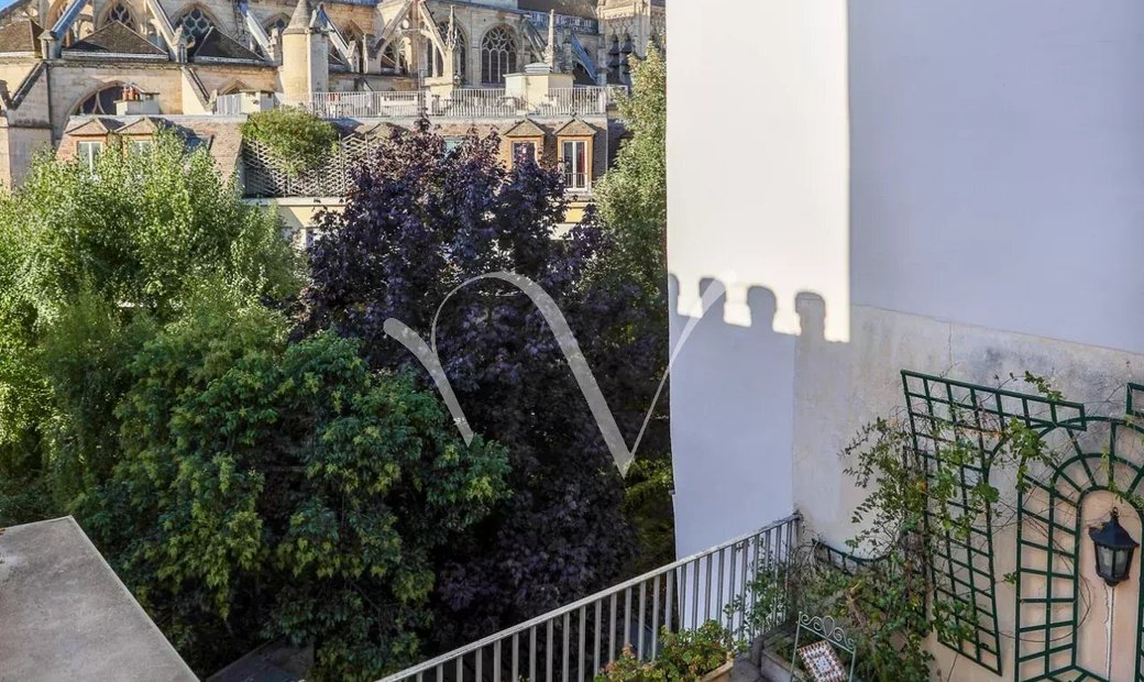Beautiful Duplex With Terrace With Stunning In Paris, île De France ...