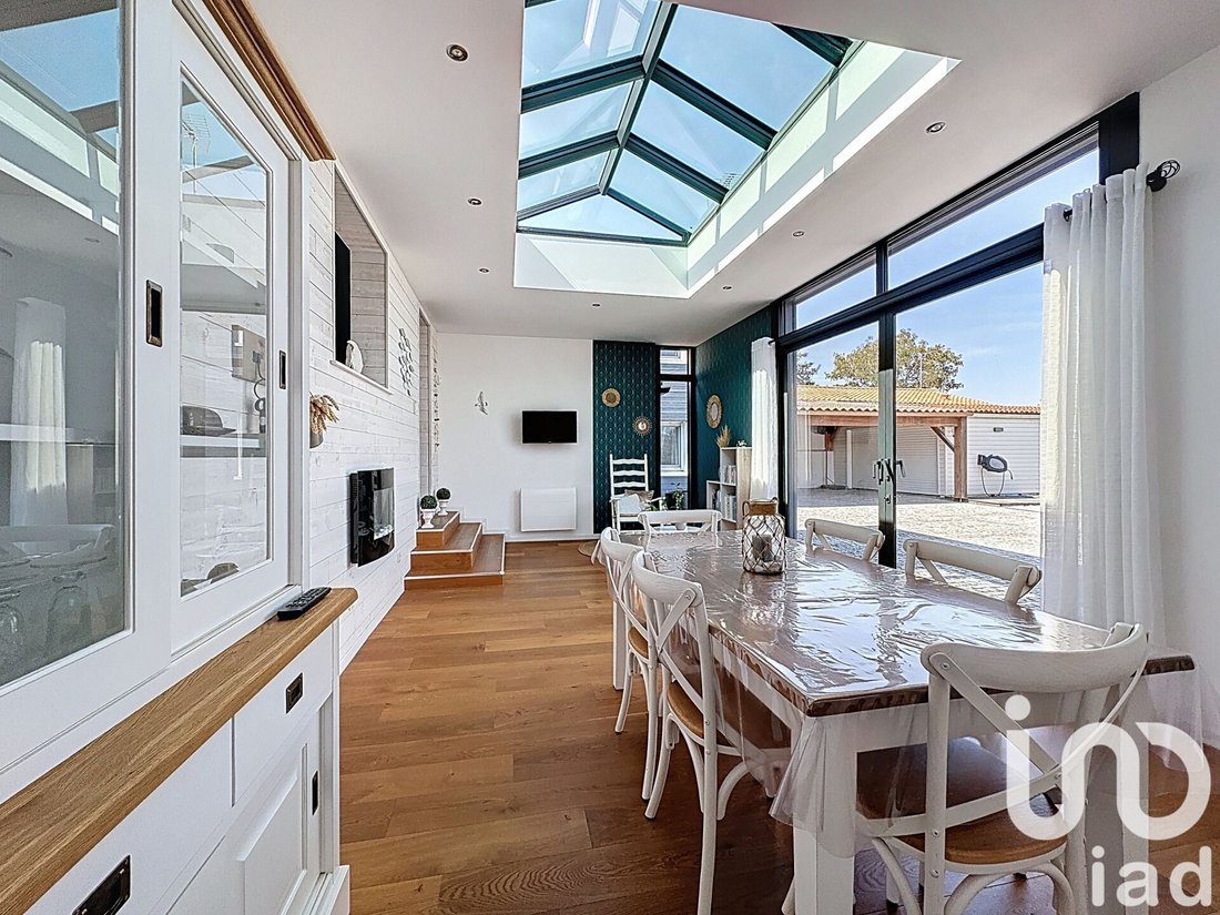 Vente Maison Traditionnelle 8 Pièces In Charron, Nouvelle Aquitaine ...