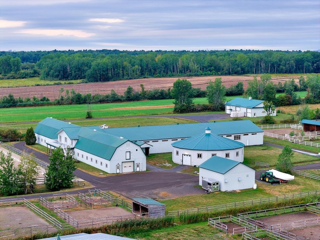 Carignan, Québec In Carignan, Quebec, Canada For Sale (16251244)