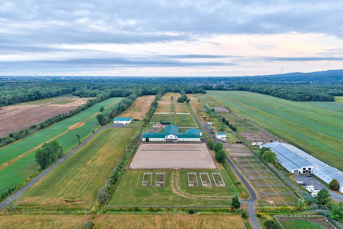 Carignan, Québec In Carignan, Quebec, Canada For Sale (16251244)