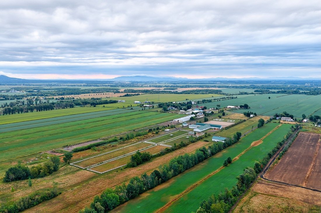 Carignan, Québec In Carignan, Quebec, Canada For Sale (16251244)