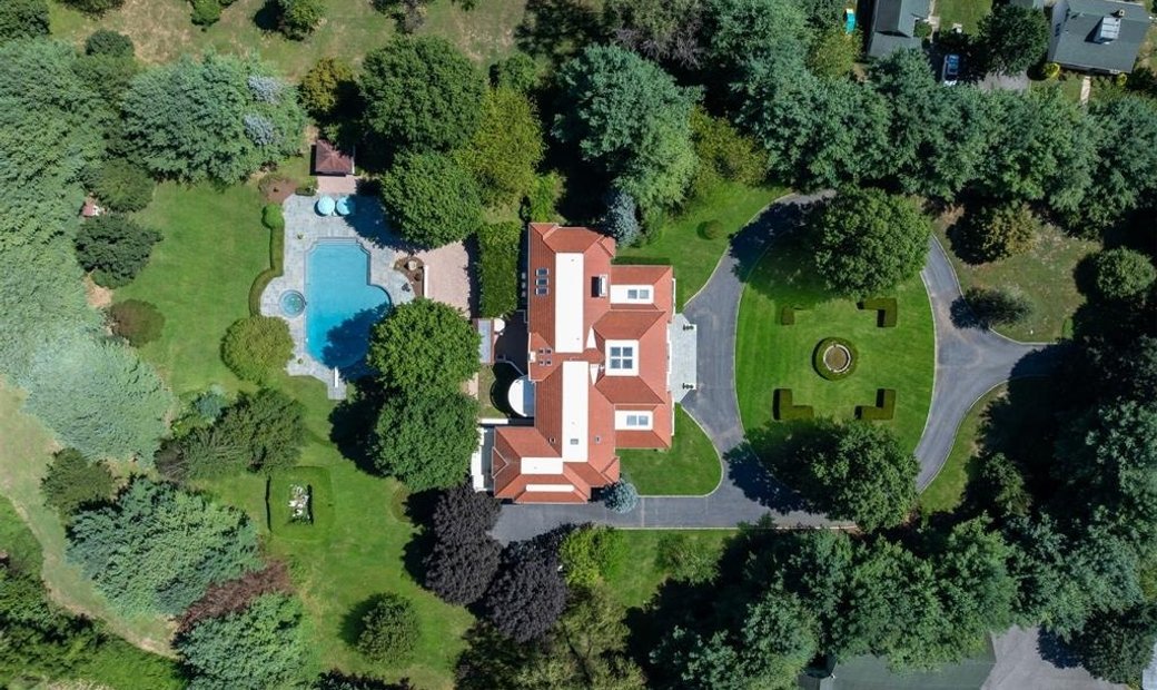 An Extraordinary Compound Set On 16 In Old Westbury, New York, United ...