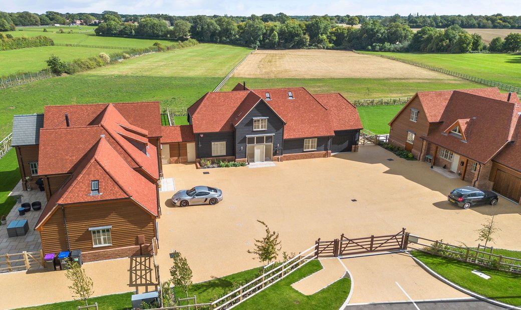 4 Bedroom Link Detached House For Sale In In Codicote, England, United ...