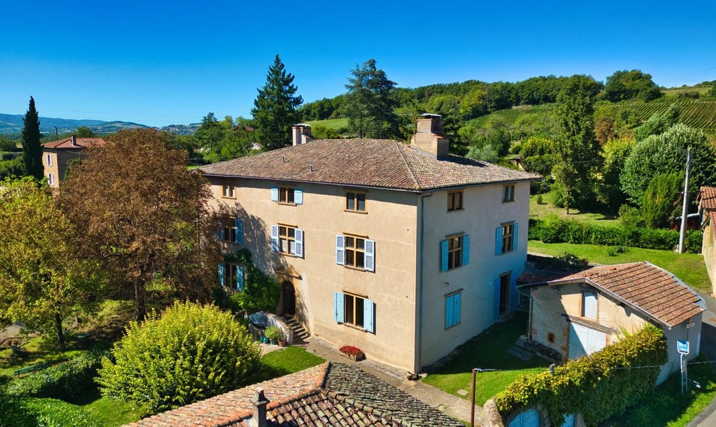 Xviiᵉ Property In Its Historic Setting In Lozanne, Auvergne Rhône Alpes ...