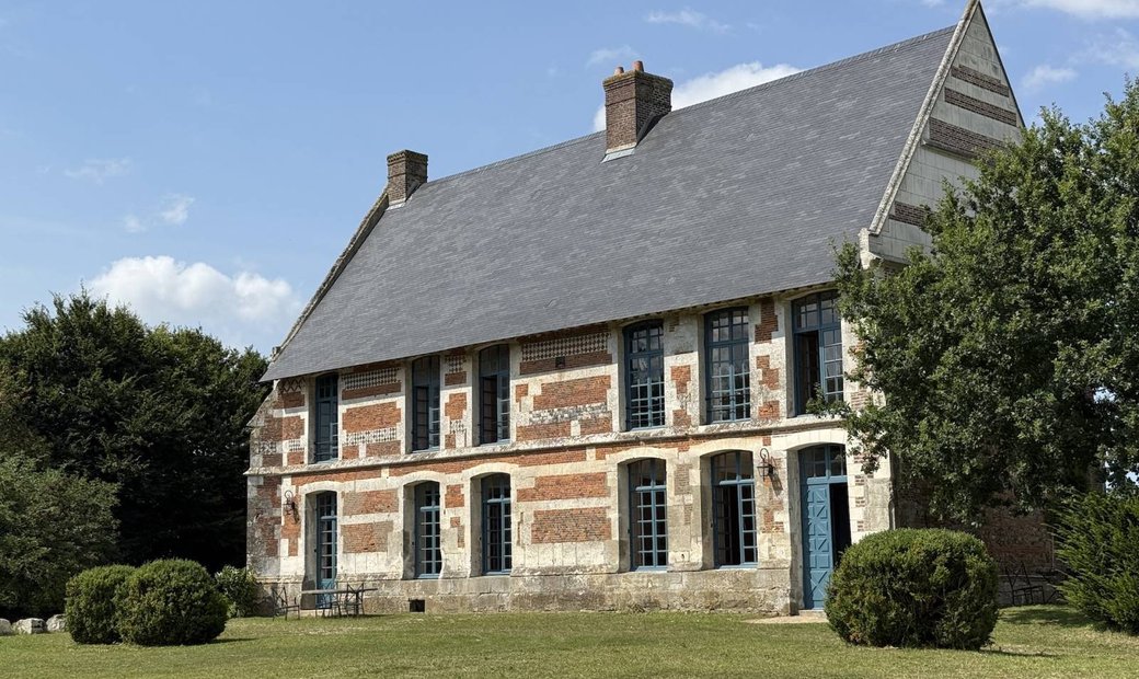 Manoir Du Xvie Siècle Comprenant 8 Pièces Principales Dans Un Cadre ...