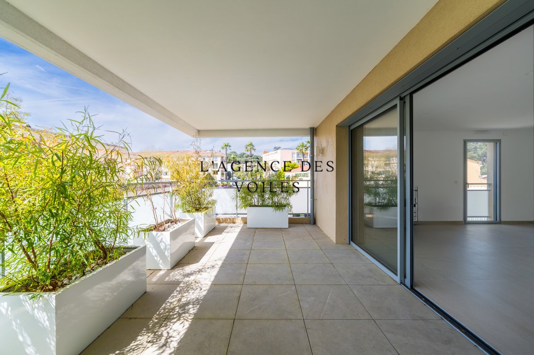 Sanary Sur Mer (83110) In Sanary Sur Mer, France For Sale (16256116)