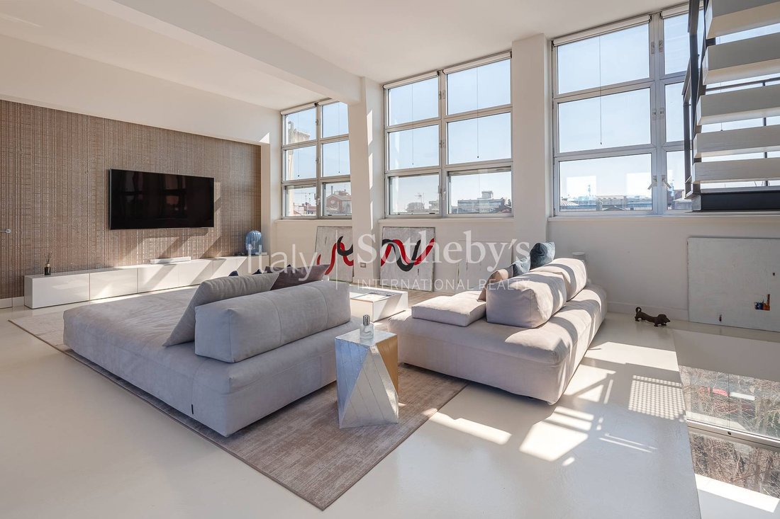 Three Level New York Style Penthouse With Terraces In Milan, Lombardy ...
