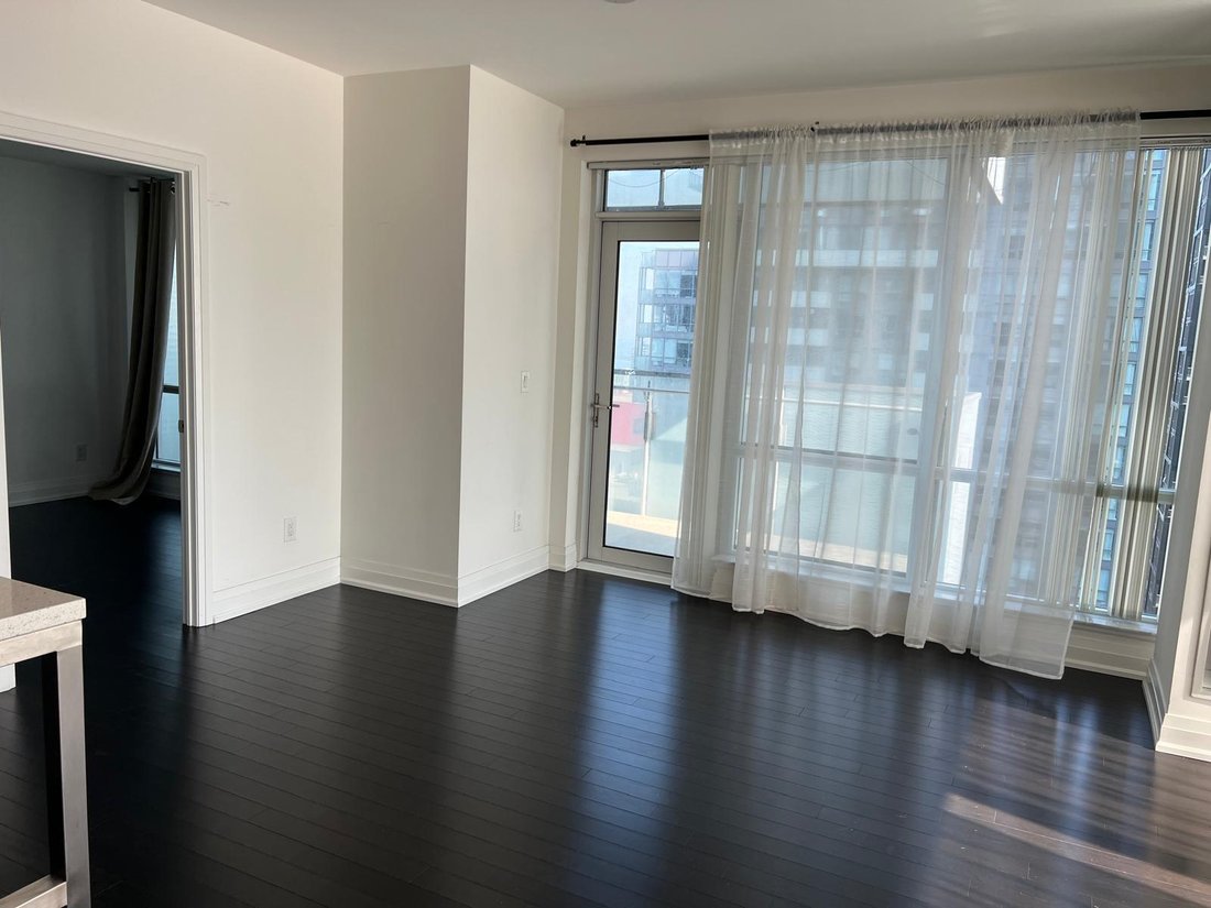 Luxurious 2 Bedroom Condo In Prime Downtown Toronto In Toronto, Ontario ...