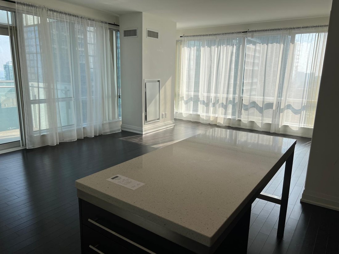 Luxurious 2 Bedroom Condo In Prime Downtown Toronto In Toronto, Ontario ...