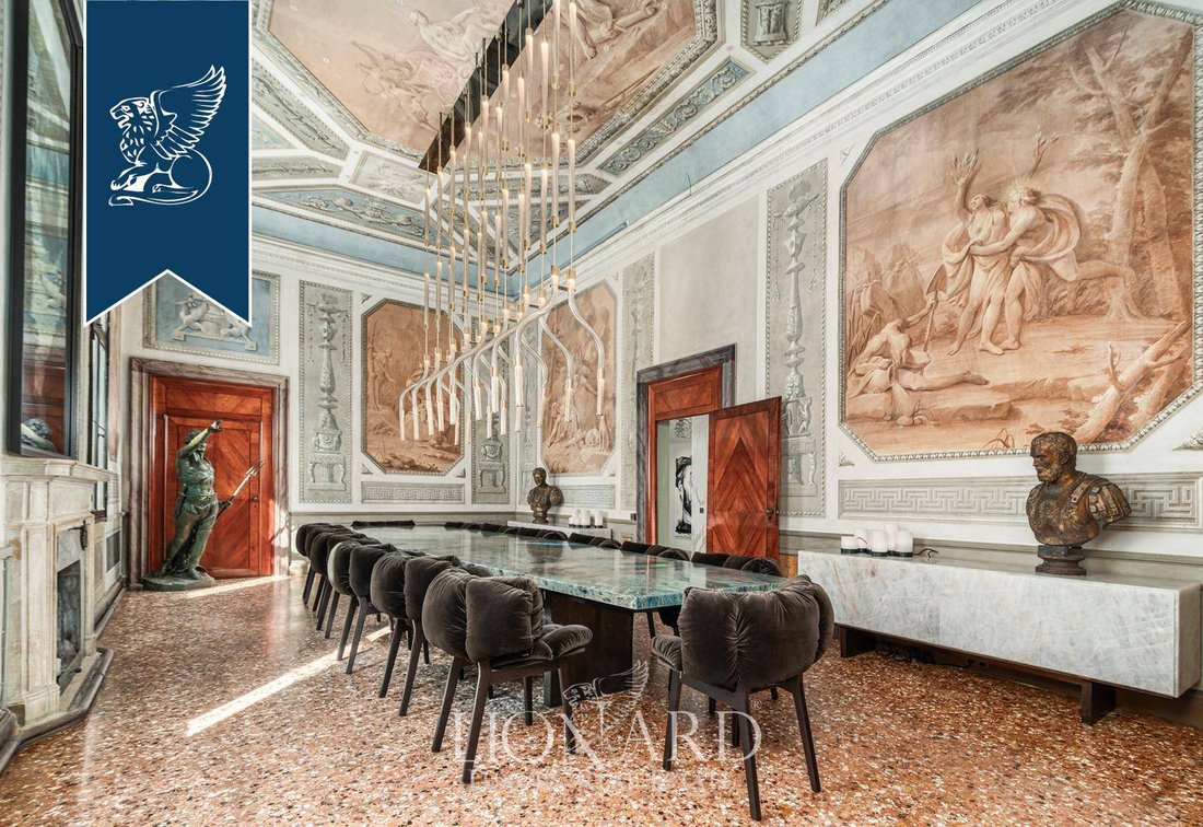 Piano Nobile Con Frescos Y Vistas A Rialto En En Venecia, Véneto ...