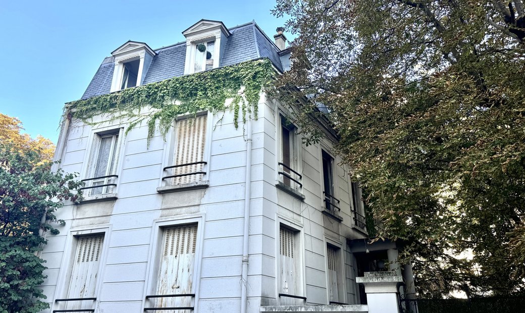 Privathotel Mit Innenhof Und Garten In Paris, île De France, Frankreich ...