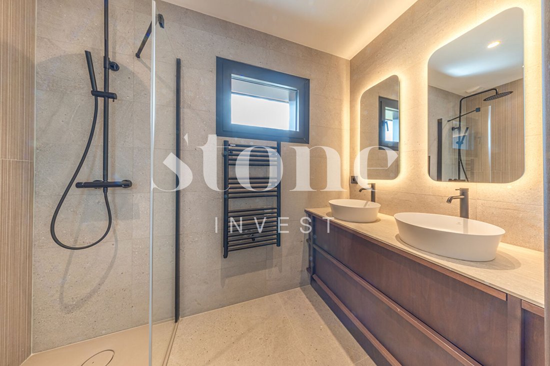 Contemporary Villa With Swimming Pool In Annecy, Auvergne Rhône Alpes ...