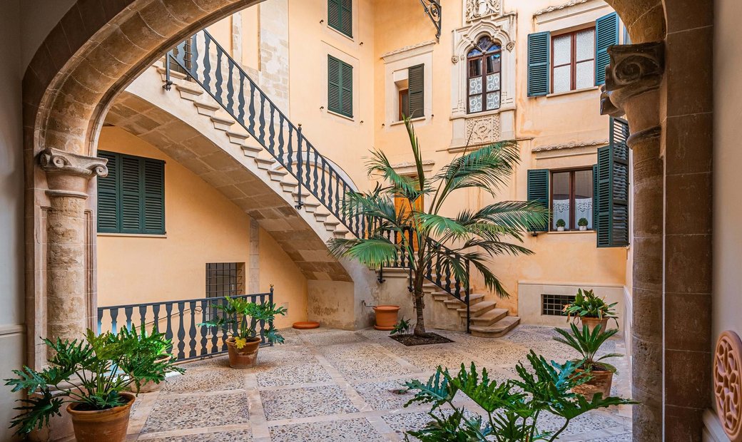 Charming Duplex With Courtyard Views In In Palma, Balearic Islands ...