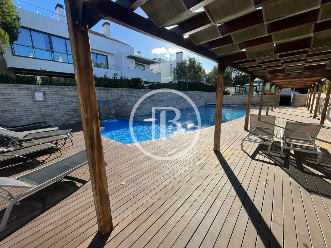 Excelente T4 Em Condomínio Privado In Estoril, Cascais E Estoril ...