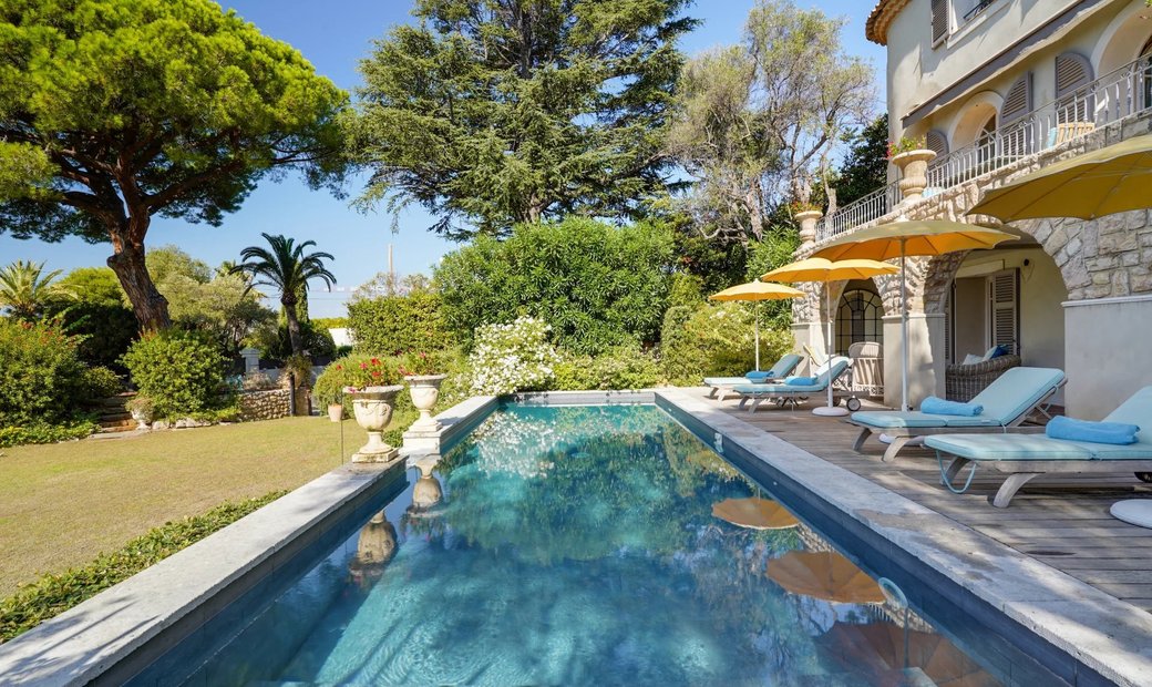 A Beautiful Property Overlooking In Antibes, Provence Alpes Côte D'azur ...