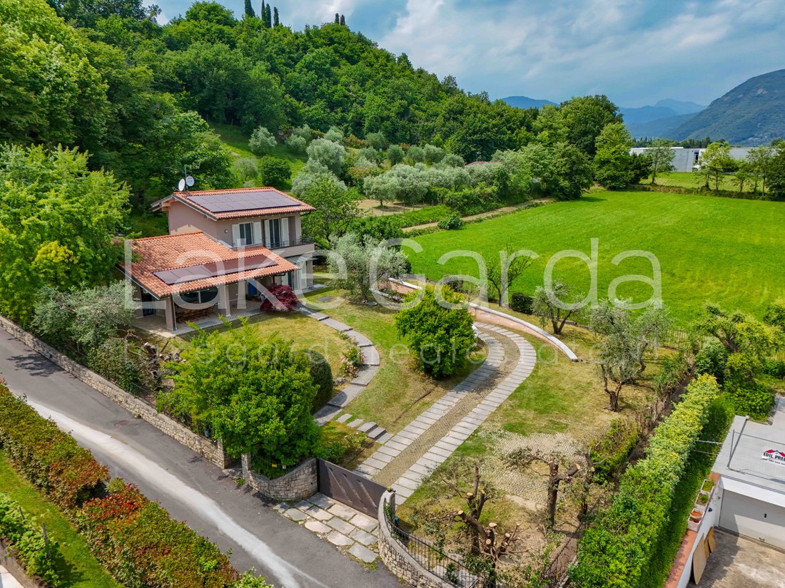 Energy Efficient Villa With Shared In San Felice Del Benaco, Lombardy, Italy For Sale (16286056)