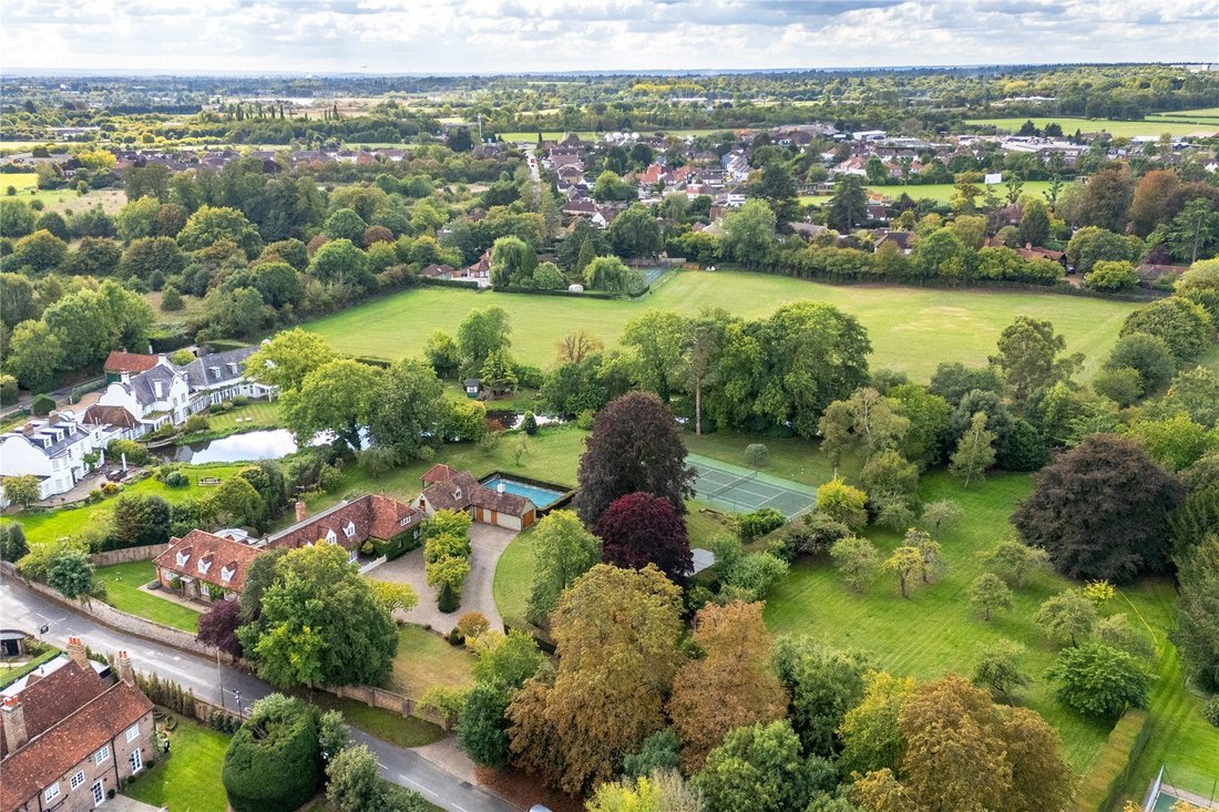 5 Bedroom Detached House For Sale In Denham In Denham, England, United ...