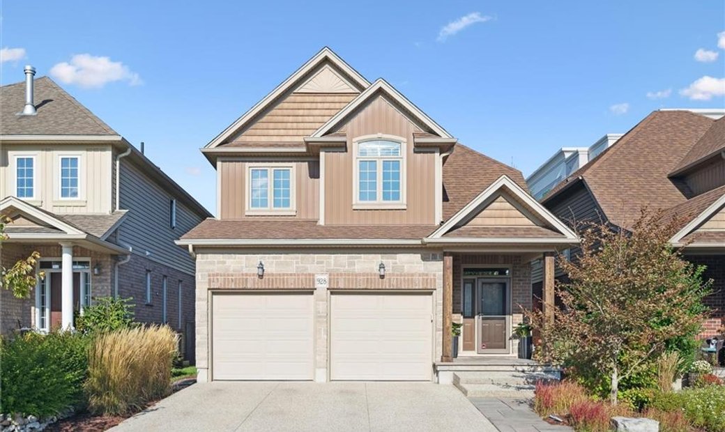 Elegant Deer Ridge Home On Private Cul De Sac In Kitchener, Ontario ...