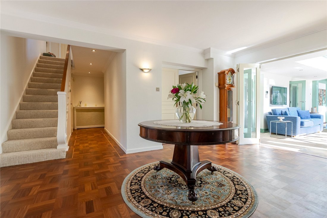 5 Bedroom Detached House For Sale In Denham In Denham, England, United ...