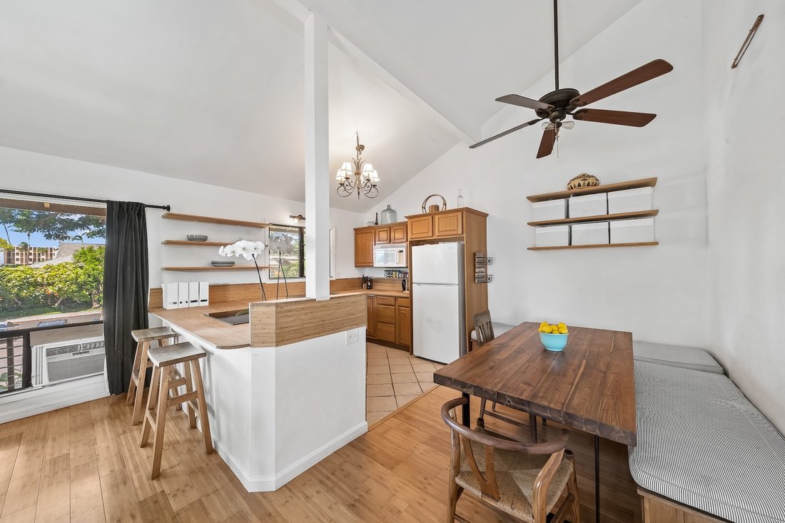 Gewölbte Decken Und Herrlicher Berg In Kīhei, Hawaii, Vereinigte ...