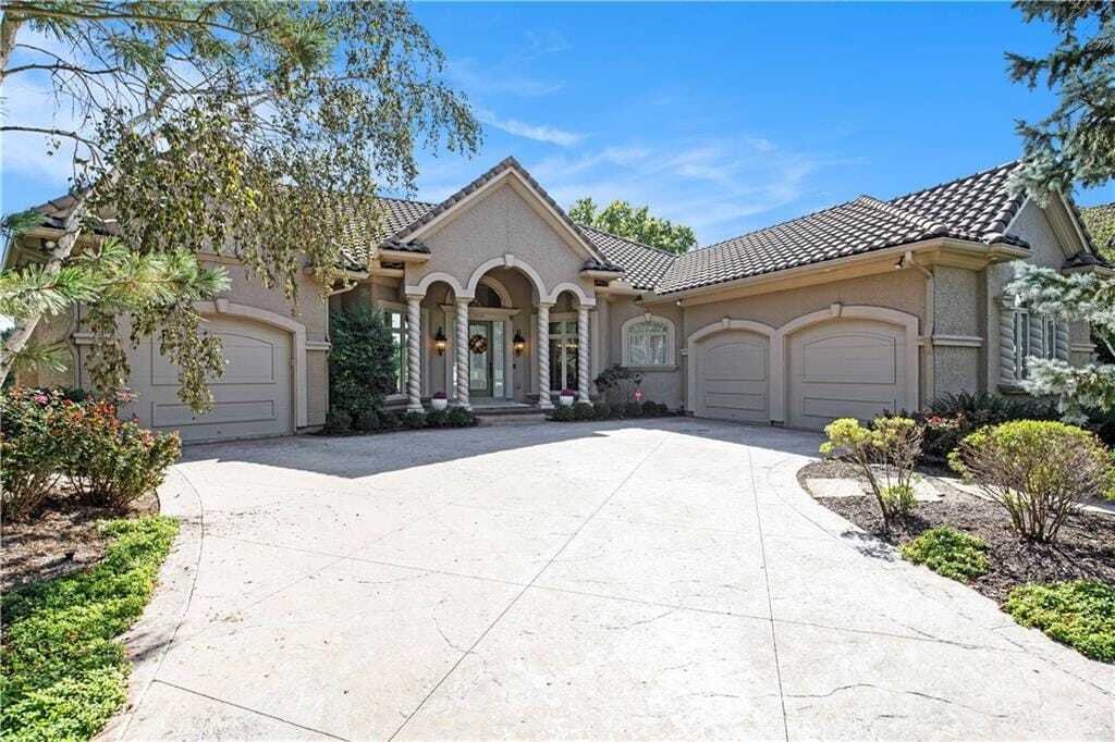Extraordinary Home On The Falcon Ridge Golf In Lenexa, Kansas, United ...