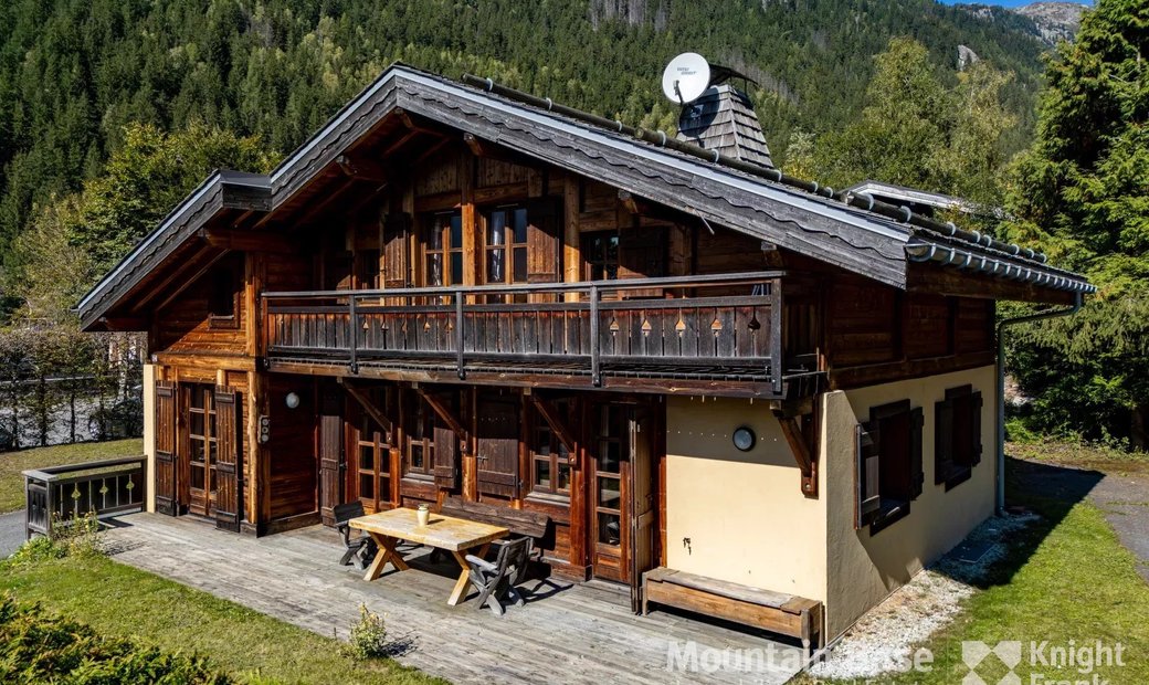Chalet Alpino Clásico En Chamonix Mont Blanc, Auvernia Ródano Alpes ...