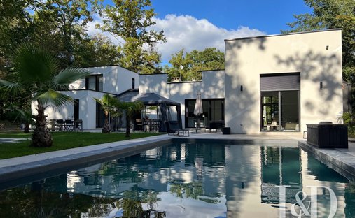 Luxury houses with sauna for sale in Roissy-en-France, Île-de-France ...