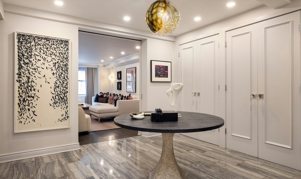 Casa Cuidadosamente Diseñada En Un En Nueva York, Nueva York, Estados ...