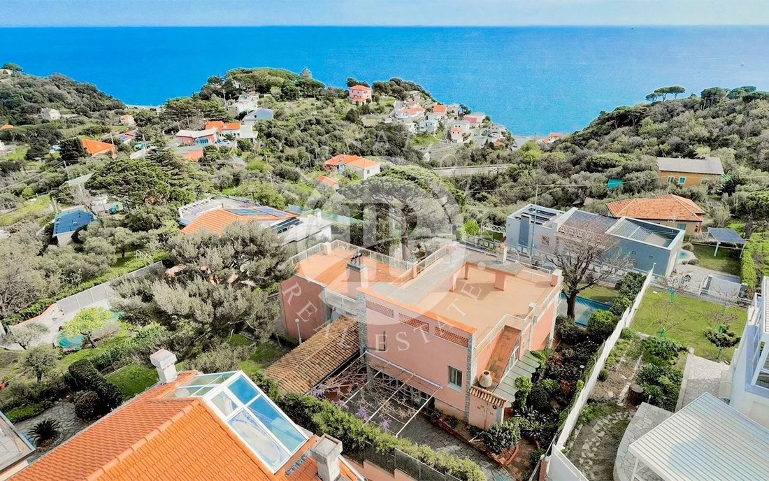 Apartamento En Villa Con Terrazas Y Vistas Al En Celle Ligure, Liguria ...